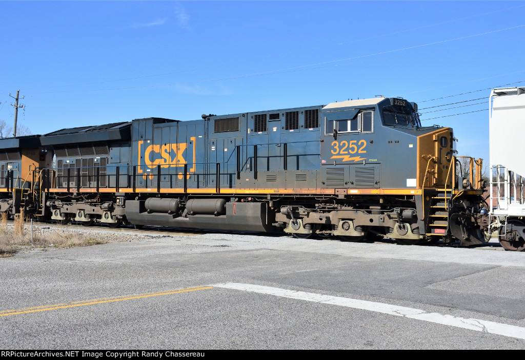 CSXT 3252 Q693-10